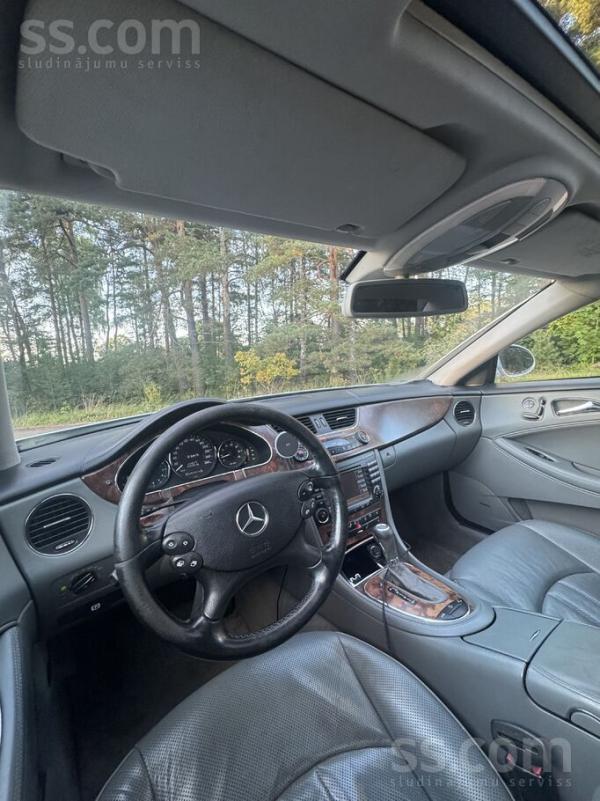 Grey Mercedes-Benz CLS 500 2004 in Jurmala, with an engine capacity of 5.00 L and mileage of 0 thousand km for 4999 €, photo 5 on AUTOMOTO.COM.LV