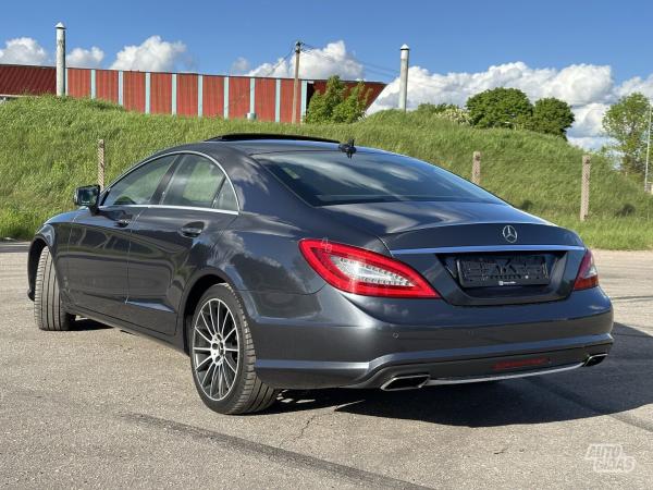 Pelēks Mercedes-Benz CLS 500 2011 Viļņa, ar dzinēja tilpumu 4.70 L un nobraukumu 170 tūkst. km par 13000 €, foto 6 vietnē AUTOMOTO.COM.LV