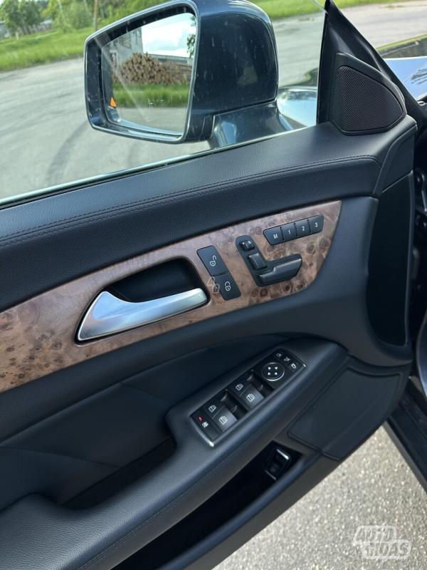Pelēks Mercedes-Benz CLS 500 2011 Viļņa, ar dzinēja tilpumu 4.70 L un nobraukumu 170 tūkst. km par 13000 €, foto 9 vietnē AUTOMOTO.COM.LV
