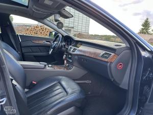 Pelēks Mercedes-Benz CLS 500 2011 Viļņa, ar dzinēja tilpumu 4.70 L un nobraukumu 170 tūkst. km par 13000 €, foto 12 vietnē AUTOMOTO.COM.LV