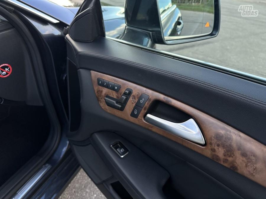 Pelēks Mercedes-Benz CLS 500 2011 Viļņa, ar dzinēja tilpumu 4.70 L un nobraukumu 170 tūkst. km par 13000 €, foto 13 vietnē AUTOMOTO.COM.LV