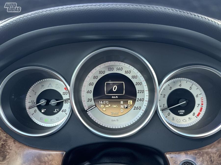 Pelēks Mercedes-Benz CLS 500 2011 Viļņa, ar dzinēja tilpumu 4.70 L un nobraukumu 170 tūkst. km par 13000 €, foto 19 vietnē AUTOMOTO.COM.LV