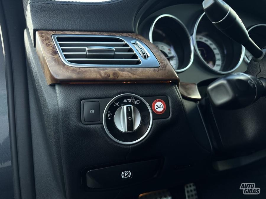 Pelēks Mercedes-Benz CLS 500 2011 Viļņa, ar dzinēja tilpumu 4.70 L un nobraukumu 170 tūkst. km par 13000 €, foto 20 vietnē AUTOMOTO.COM.LV
