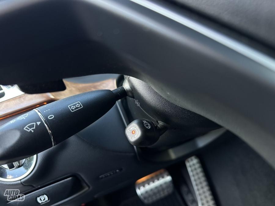 Pelēks Mercedes-Benz CLS 500 2011 Viļņa, ar dzinēja tilpumu 4.70 L un nobraukumu 170 tūkst. km par 13000 €, foto 21 vietnē AUTOMOTO.COM.LV