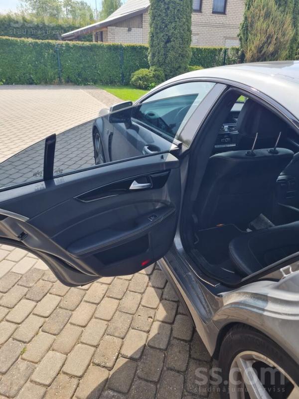 Grey Mercedes-Benz CLS 500 2012 in Cesis, with an engine capacity of 4.70 L and mileage of 199 thousand km for 16999 €, photo 8 on AUTOMOTO.COM.LV