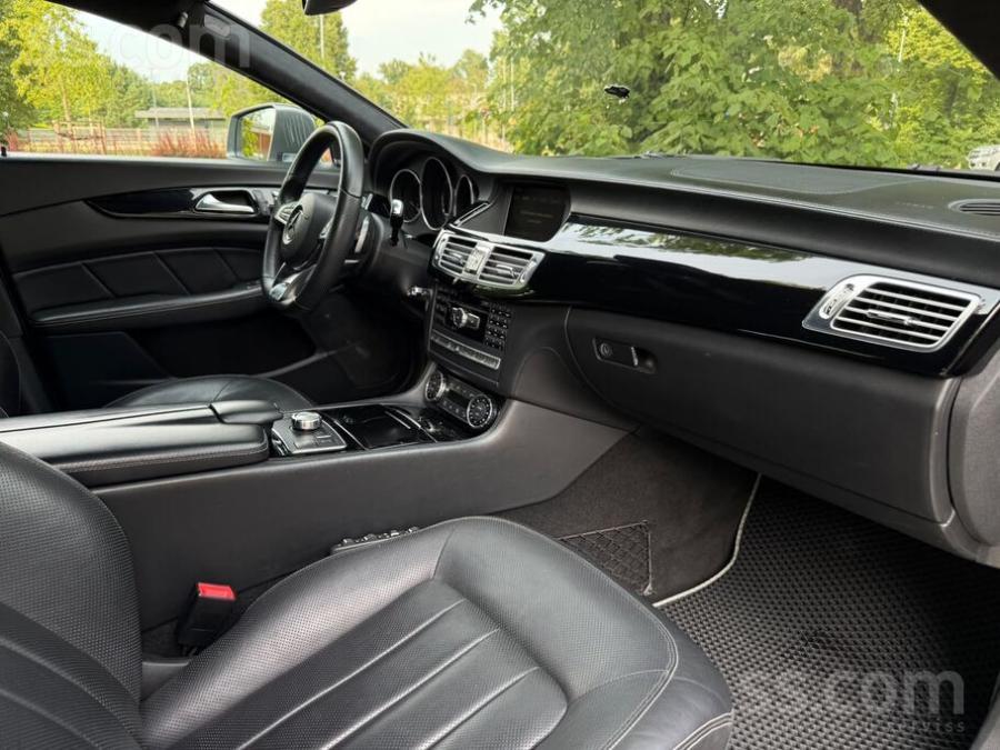 Grey Mercedes-Benz CLS 500 2012 in Riga, with an engine capacity of 4.70 L and mileage of 201 thousand km for 15990 €, photo 18 on AUTOMOTO.COM.LV