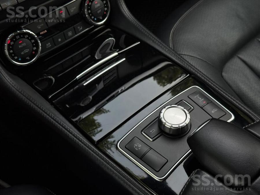 Grey Mercedes-Benz CLS 500 2012 in Riga, with an engine capacity of 4.70 L and mileage of 201 thousand km for 15990 €, photo 25 on AUTOMOTO.COM.LV