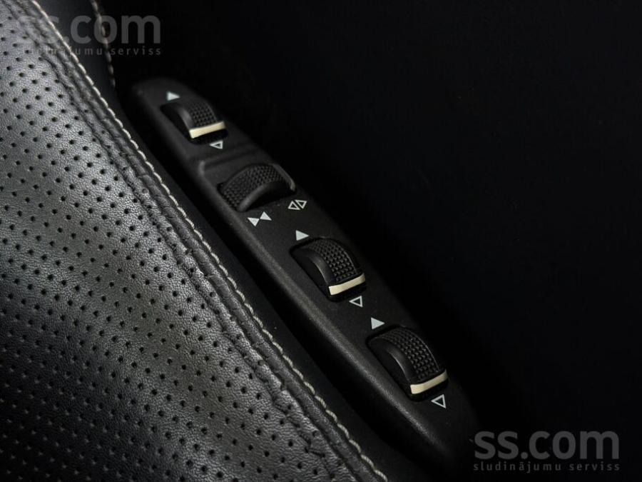 Grey Mercedes-Benz CLS 500 2012 in Riga, with an engine capacity of 4.70 L and mileage of 201 thousand km for 15990 €, photo 32 on AUTOMOTO.COM.LV