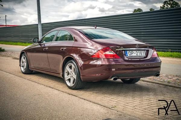 Red Mercedes-Benz CLS 500 2008 in Riga, with an engine capacity of 5.50 L and mileage of 321 thousand km for 5990 €, photo 2 on AUTOMOTO.COM.LV