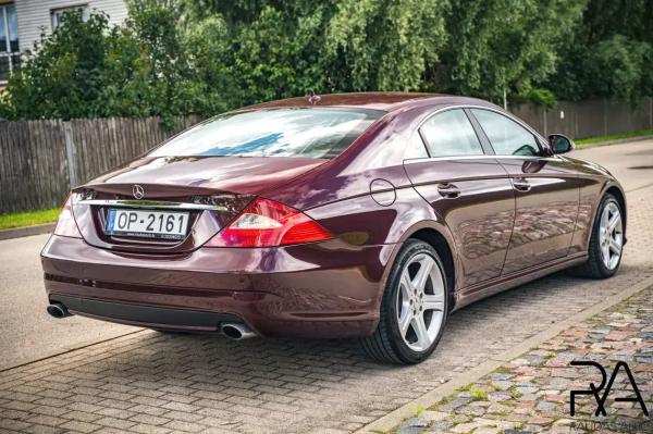 Red Mercedes-Benz CLS 500 2008 in Riga, with an engine capacity of 5.50 L and mileage of 321 thousand km for 5990 €, photo 3 on AUTOMOTO.COM.LV
