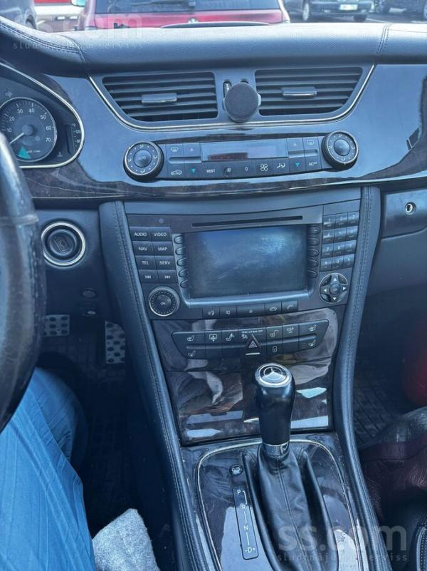 Mercedes-Benz CLS 500 2006 Rīga, ar dzinēja tilpumu 5.00 L un nobraukumu 240 tūkst. km par 3700 €, foto 4 vietnē AUTOMOTO.COM.LV