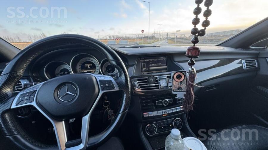 Mercedes-Benz CLS 500 2013 Liepāja, ar dzinēja tilpumu 4.70 L un nobraukumu 235 tūkst. km par 35000 €, foto 3 vietnē AUTOMOTO.COM.LV