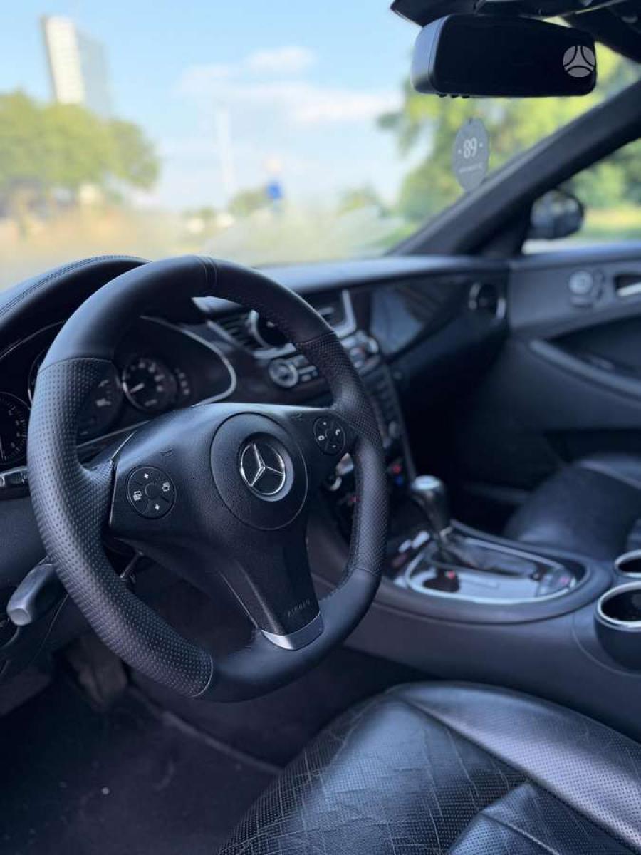 Black Mercedes-Benz CLS 550 2007 in Klaipeda, with an engine capacity of 5.46 L and mileage of 320 thousand km for 8500 €, photo 9 on AUTOMOTO.COM.LV