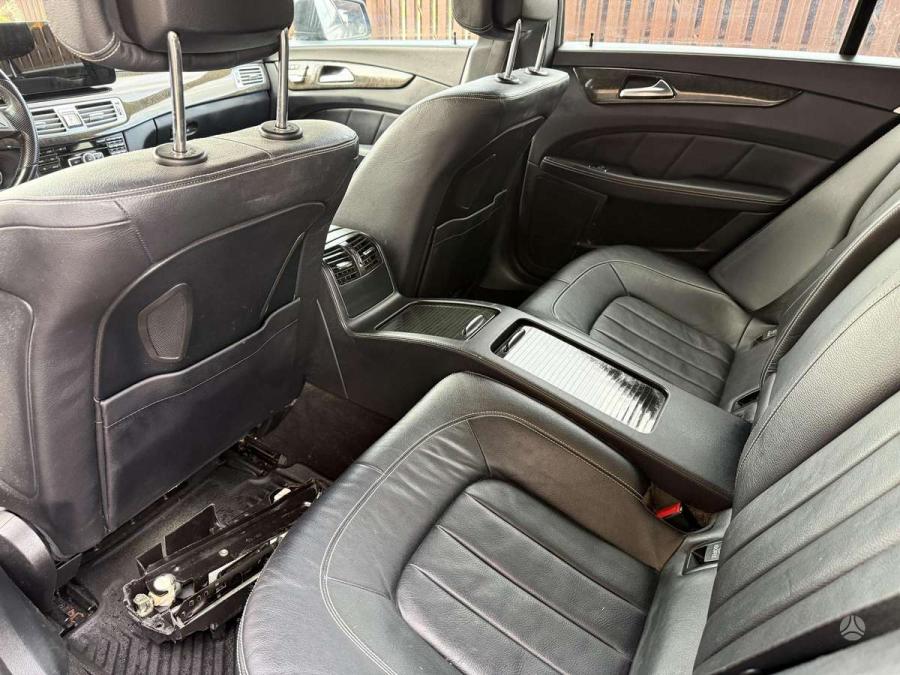 Melns Mercedes-Benz CLS 550 2013 Šauļi, ar dzinēja tilpumu 4.66 L un nobraukumu 48 tūkst. km par 26800 €, foto 8 vietnē AUTOMOTO.COM.LV