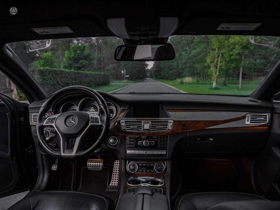 Melns Mercedes-Benz CLS 550 2014 Viļņa, ar dzinēja tilpumu 4.70 L un nobraukumu 140 tūkst. km par 21000 €, foto 4 vietnē AUTOMOTO.COM.LV