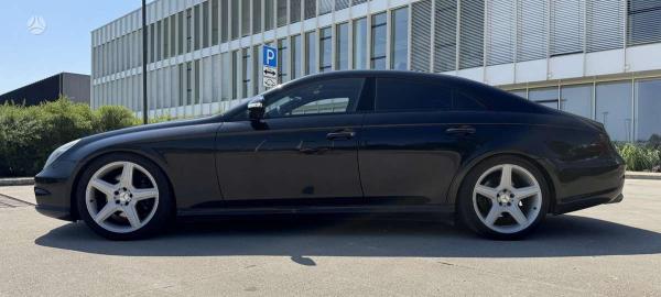Melns Mercedes-Benz CLS 550 2007 Viļņa, ar dzinēja tilpumu 5.46 L un nobraukumu 290 tūkst. km par 13000 €, foto 4 vietnē AUTOMOTO.COM.LV