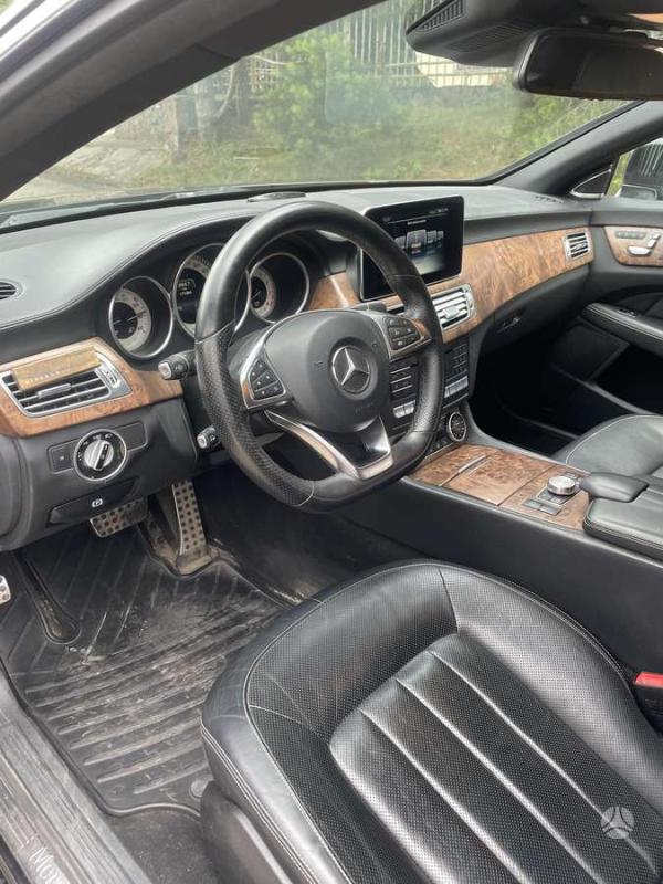 Melns Mercedes-Benz CLS 550 2012 Viļņa, ar dzinēja tilpumu 4.70 L un nobraukumu 176 tūkst. km par 16500 €, foto 10 vietnē AUTOMOTO.COM.LV