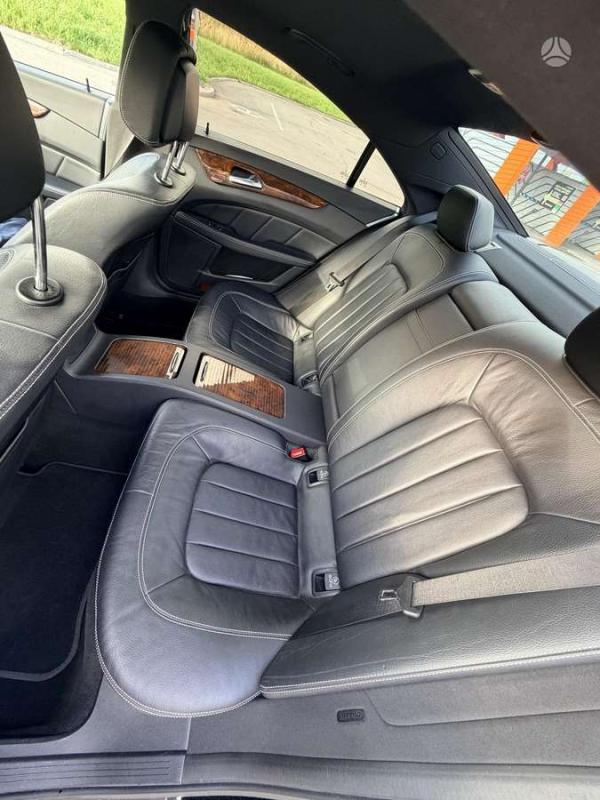Melns Mercedes-Benz CLS 550 2013 Kretinga, ar dzinēja tilpumu 4.70 L un nobraukumu 260 tūkst. km par 17000 €, foto 7 vietnē AUTOMOTO.COM.LV