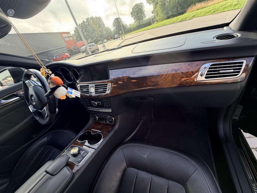 Melns Mercedes-Benz CLS 550 2013 Kretinga, ar dzinēja tilpumu 4.70 L un nobraukumu 260 tūkst. km par 17000 €, foto 9 vietnē AUTOMOTO.COM.LV