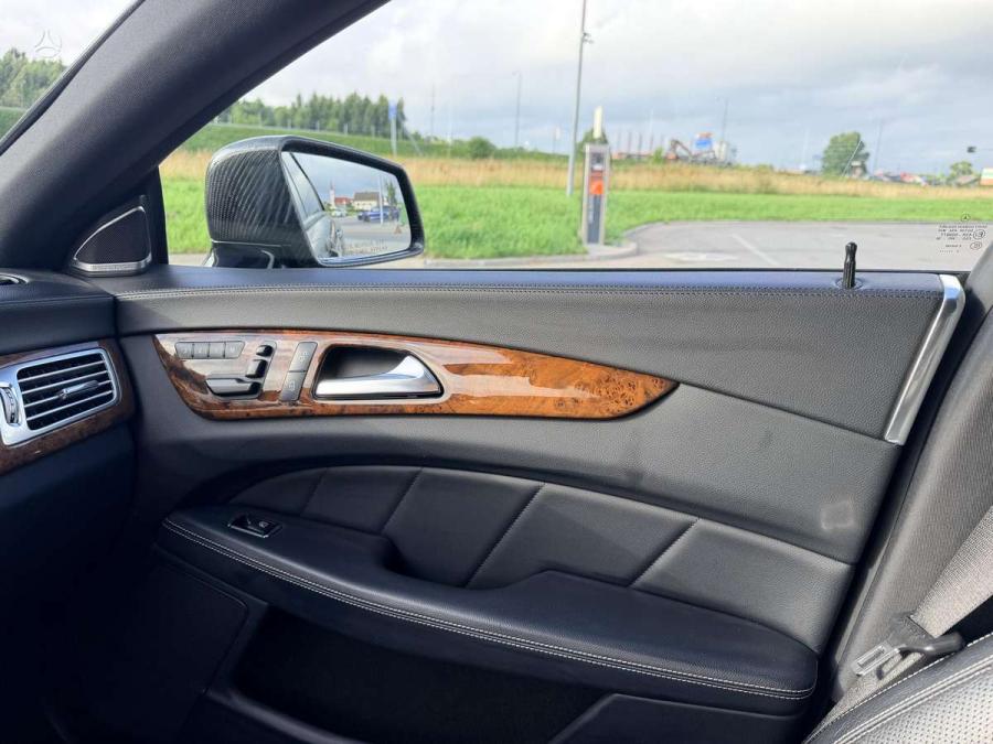 Melns Mercedes-Benz CLS 550 2013 Kretinga, ar dzinēja tilpumu 4.70 L un nobraukumu 260 tūkst. km par 17000 €, foto 12 vietnē AUTOMOTO.COM.LV