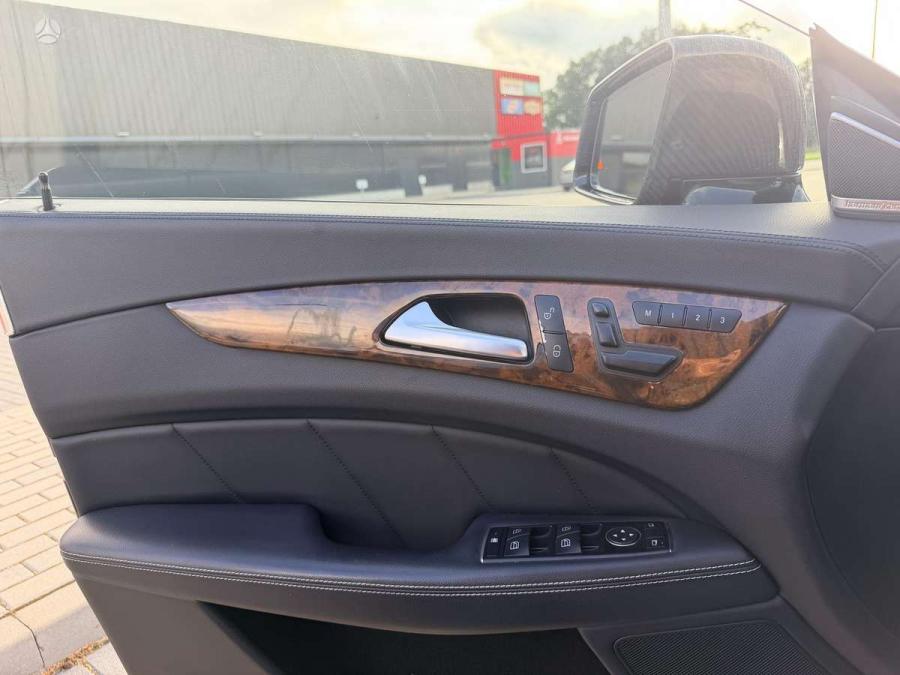 Melns Mercedes-Benz CLS 550 2013 Kretinga, ar dzinēja tilpumu 4.70 L un nobraukumu 260 tūkst. km par 17000 €, foto 13 vietnē AUTOMOTO.COM.LV