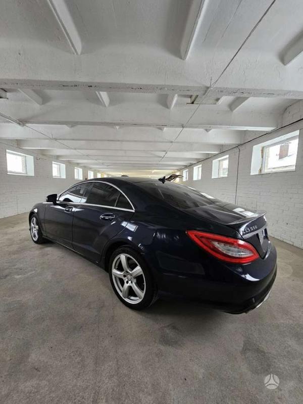 Blue Mercedes-Benz CLS 550 2013 in Panevezys, with an engine capacity of 4.70 L and mileage of 257 thousand km for 7500 €, photo 5 on AUTOMOTO.COM.LV