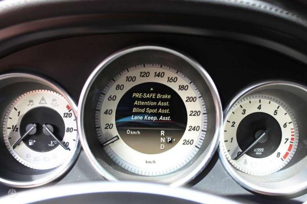 Grey Mercedes-Benz CLS 550 2012 in Kaunas, with an engine capacity of 4.70 L and mileage of 199 thousand km for 13700 €, photo 6 on AUTOMOTO.COM.LV