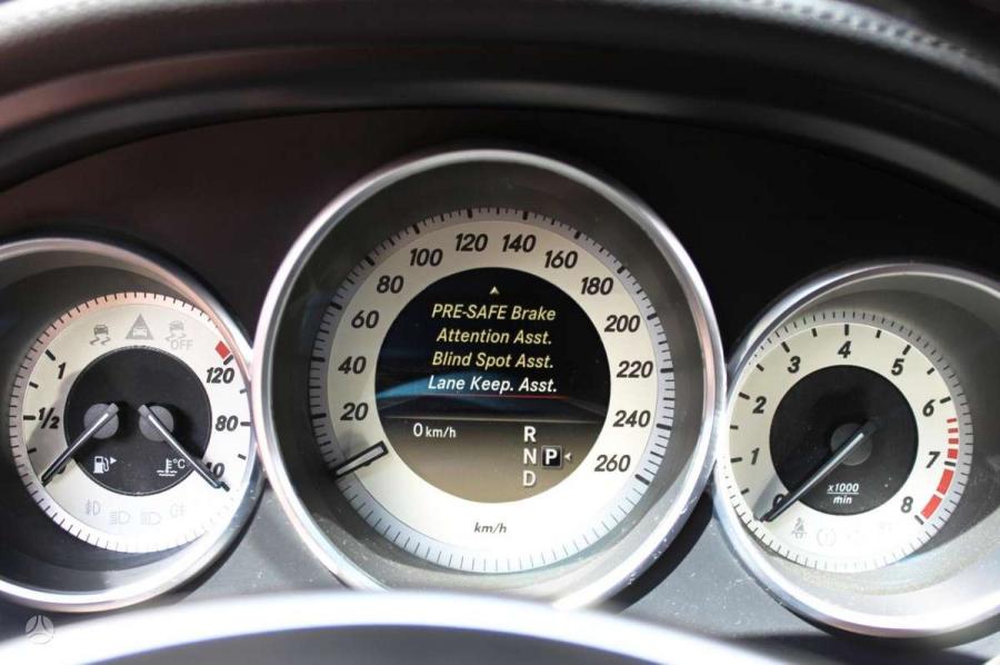 Pelēks Mercedes-Benz CLS 550 2012 Kauņa, ar dzinēja tilpumu 4.70 L un nobraukumu 199 tūkst. km par 13700 €, foto 7 vietnē AUTOMOTO.COM.LV