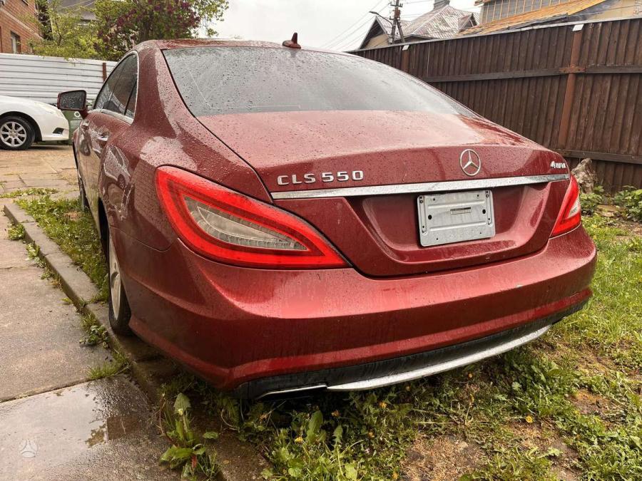 Red Mercedes-Benz CLS 550 2012 in Kaunas, with an engine capacity of 4.70 L and mileage of 223 thousand km for 6500 €, photo 10 on AUTOMOTO.COM.LV