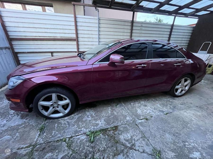 Red Mercedes-Benz CLS 550 2012 in Kaunas, with an engine capacity of 4.70 L and mileage of 223 thousand km for 6500 €, photo 13 on AUTOMOTO.COM.LV