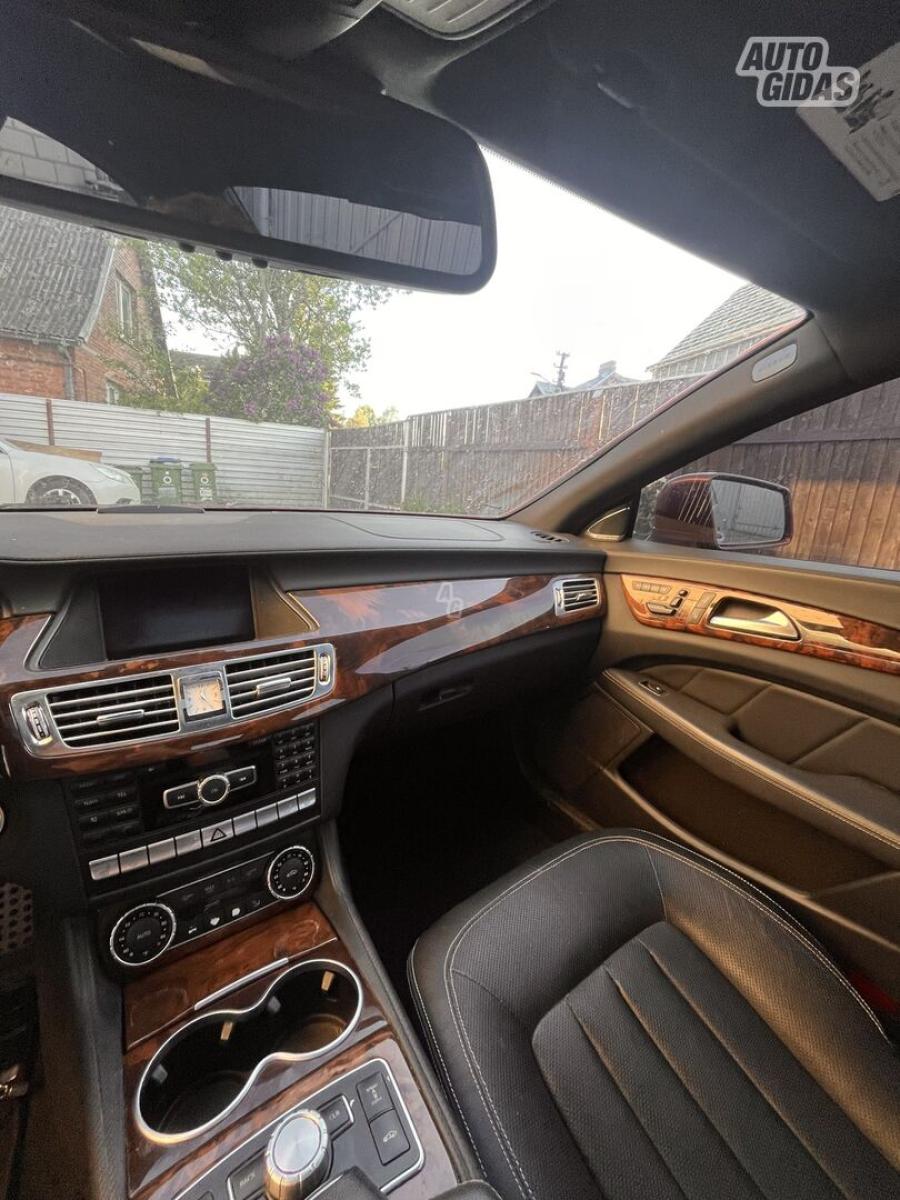 Red Mercedes-Benz CLS 550 2013 in Kaunas, with an engine capacity of 4.70 L and mileage of 223 thousand km for 9000 €, photo 12 on AUTOMOTO.COM.LV