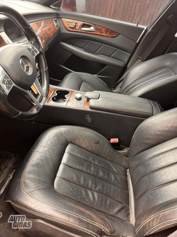 Red Mercedes-Benz CLS 550 2013 in Kaunas, with an engine capacity of 4.70 L and mileage of 223 thousand km for 9000 €, photo 10 on AUTOMOTO.COM.LV