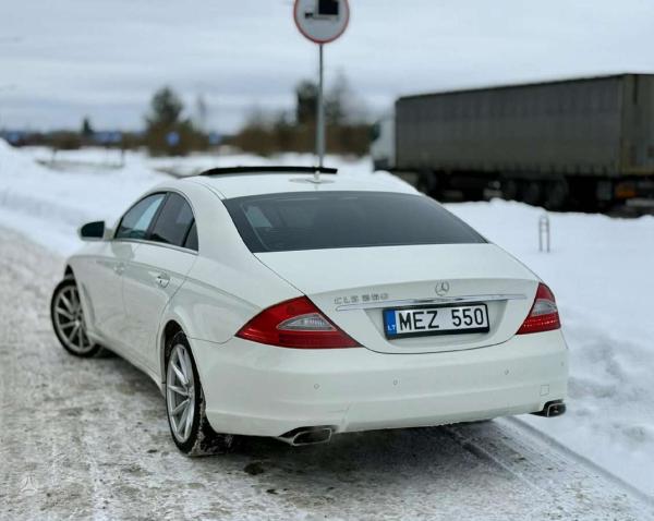 White Mercedes-Benz CLS 550 2009 in Vilnius, with an engine capacity of 5.46 L and mileage of 270 thousand km for 6800 €, photo 5 on AUTOMOTO.COM.LV