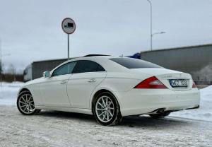 White Mercedes-Benz CLS 550 2009 in Vilnius, with an engine capacity of 5.46 L and mileage of 270 thousand km for 6800 €, photo 8 on AUTOMOTO.COM.LV