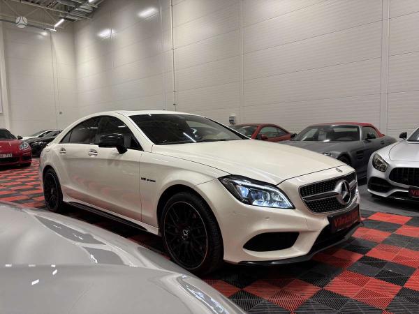 White Mercedes-Benz CLS 550 2018 in Vilnius, with an engine capacity of 3.66 L and mileage of 142 thousand km for 32990 €, photo 3 on AUTOMOTO.COM.LV