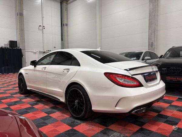 White Mercedes-Benz CLS 550 2018 in Vilnius, with an engine capacity of 3.66 L and mileage of 142 thousand km for 32990 €, photo 6 on AUTOMOTO.COM.LV