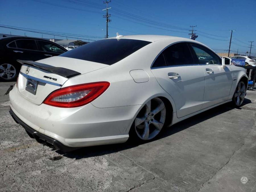 Balts Mercedes-Benz CLS 550 2012 Kauņa, ar dzinēja tilpumu 4.70 L un nobraukumu 143 tūkst. km par 10200 €, foto 5 vietnē AUTOMOTO.COM.LV