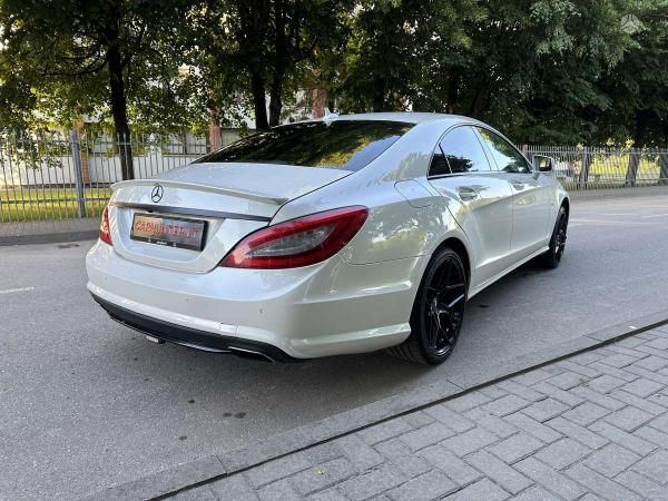 White Mercedes-Benz CLS 550 2012 in Jonava, with an engine capacity of 4.70 L and mileage of 196 thousand km for 12250 €, photo 4 on AUTOMOTO.COM.LV