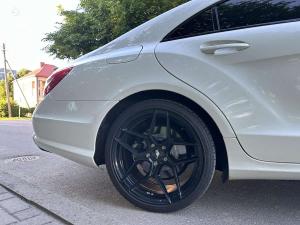 White Mercedes-Benz CLS 550 2012 in Jonava, with an engine capacity of 4.70 L and mileage of 196 thousand km for 12250 €, photo 8 on AUTOMOTO.COM.LV