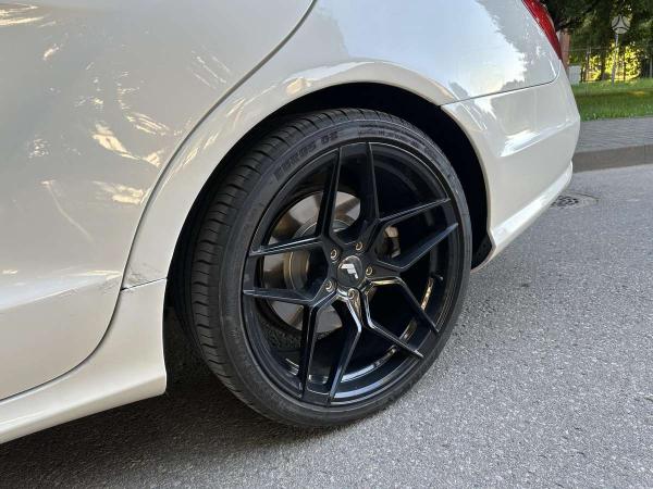 White Mercedes-Benz CLS 550 2012 in Jonava, with an engine capacity of 4.70 L and mileage of 196 thousand km for 12250 €, photo 8 on AUTOMOTO.COM.LV