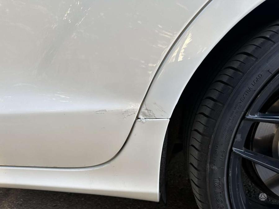 White Mercedes-Benz CLS 550 2012 in Jonava, with an engine capacity of 4.70 L and mileage of 196 thousand km for 12250 €, photo 13 on AUTOMOTO.COM.LV