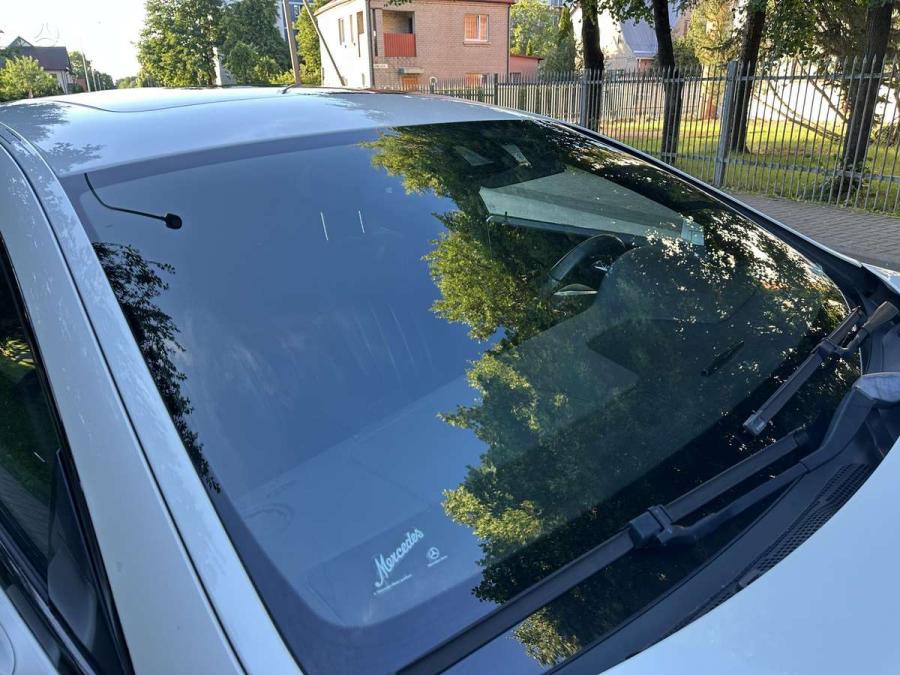 White Mercedes-Benz CLS 550 2012 in Jonava, with an engine capacity of 4.70 L and mileage of 196 thousand km for 12250 €, photo 16 on AUTOMOTO.COM.LV