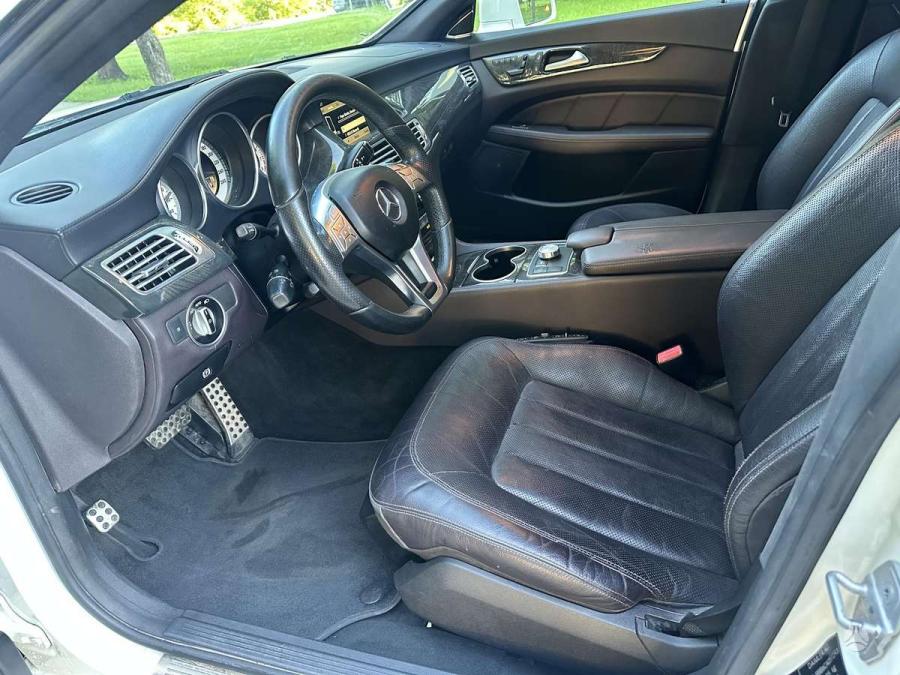 White Mercedes-Benz CLS 550 2012 in Jonava, with an engine capacity of 4.70 L and mileage of 196 thousand km for 12250 €, photo 21 on AUTOMOTO.COM.LV