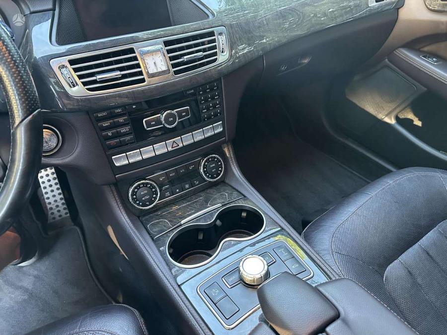 White Mercedes-Benz CLS 550 2012 in Jonava, with an engine capacity of 4.70 L and mileage of 196 thousand km for 12250 €, photo 22 on AUTOMOTO.COM.LV