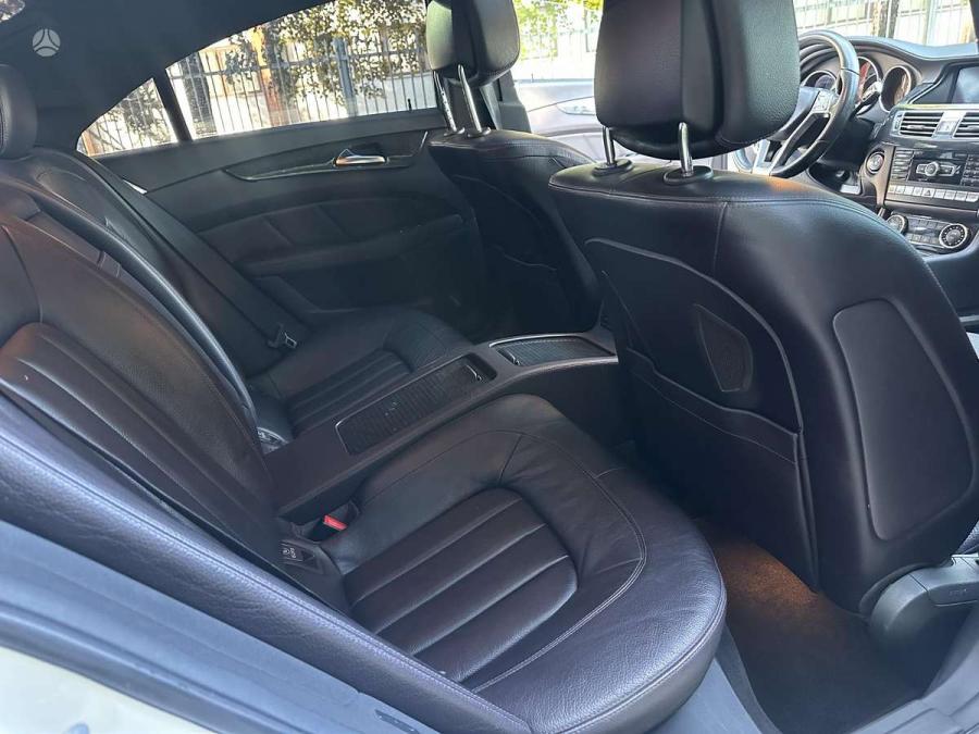 White Mercedes-Benz CLS 550 2012 in Jonava, with an engine capacity of 4.70 L and mileage of 196 thousand km for 12250 €, photo 27 on AUTOMOTO.COM.LV