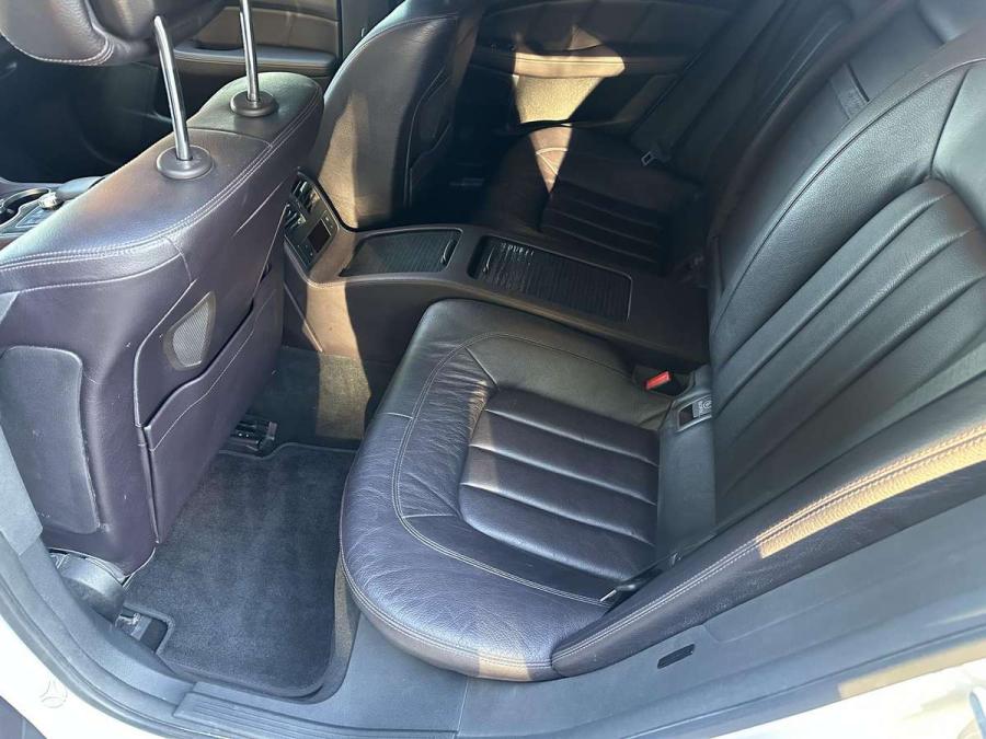 White Mercedes-Benz CLS 550 2012 in Jonava, with an engine capacity of 4.70 L and mileage of 196 thousand km for 12250 €, photo 28 on AUTOMOTO.COM.LV