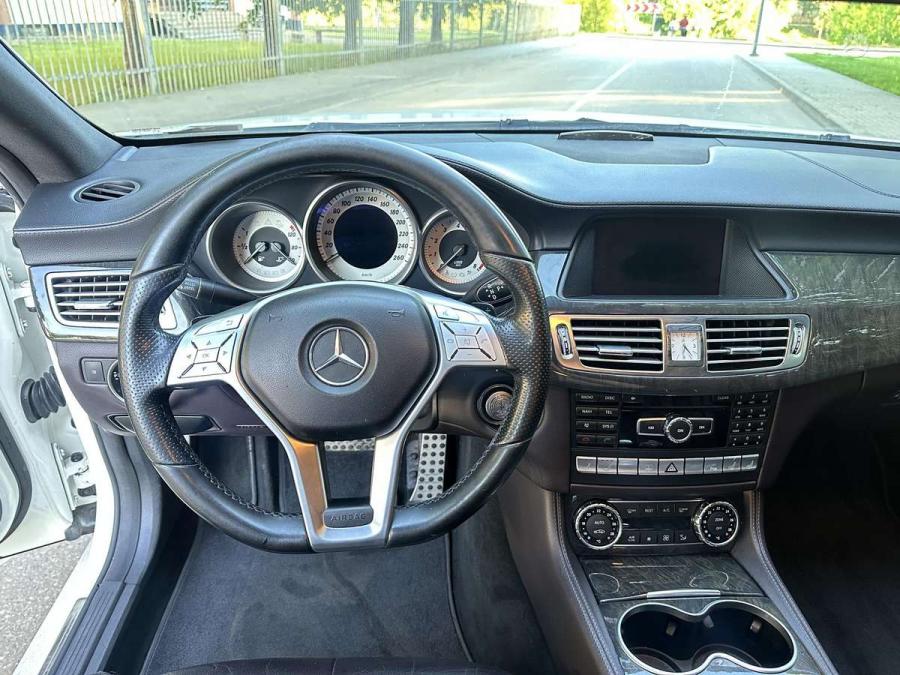 White Mercedes-Benz CLS 550 2012 in Jonava, with an engine capacity of 4.70 L and mileage of 196 thousand km for 12250 €, photo 30 on AUTOMOTO.COM.LV