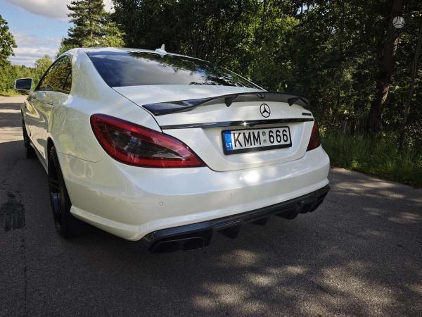 White Mercedes-Benz CLS 550 2013 in Plunge, with an engine capacity of 4.66 L and mileage of 263 thousand km for 21000 €, photo 3 on AUTOMOTO.COM.LV