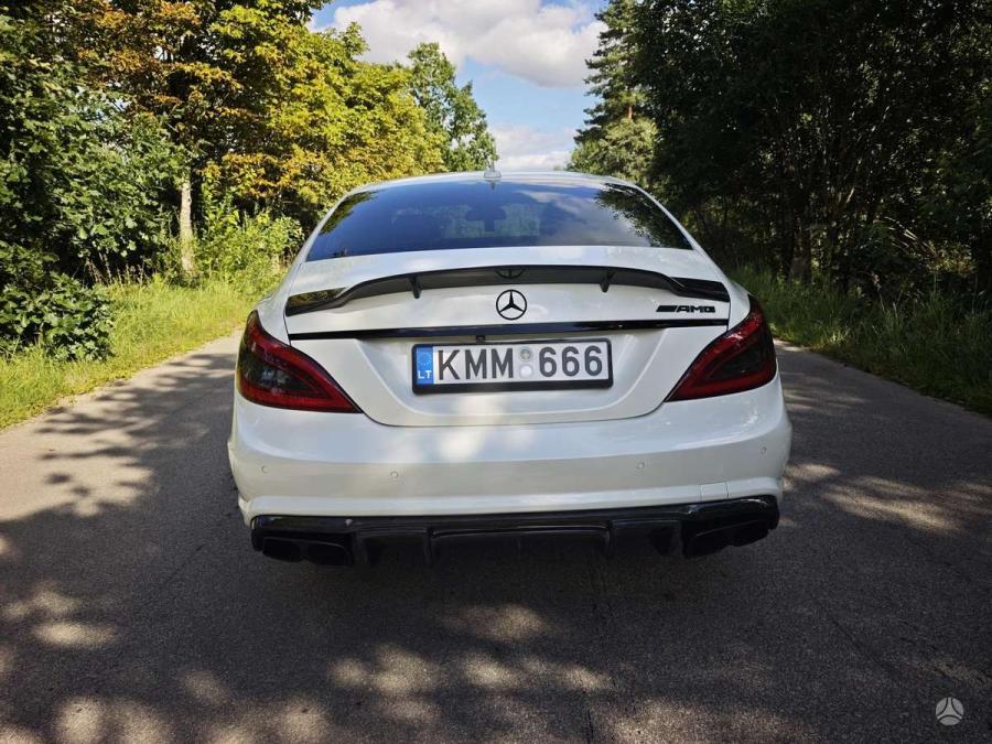 Balts Mercedes-Benz CLS 550 2013 Plungė, ar dzinēja tilpumu 4.66 L un nobraukumu 263 tūkst. km par 21000 €, foto 8 vietnē AUTOMOTO.COM.LV