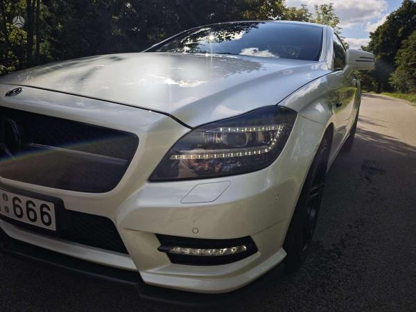 White Mercedes-Benz CLS 550 2013 in Plunge, with an engine capacity of 4.66 L and mileage of 263 thousand km for 21000 €, photo 10 on AUTOMOTO.COM.LV